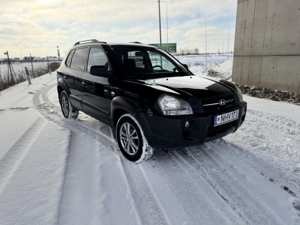 Black Hyundai Tucson 2006 in Kaunas, with an engine capacity of 2.00 L and mileage of 180 thousand km for 2200 €, photo 1 on AUTOMOTO.COM.LV