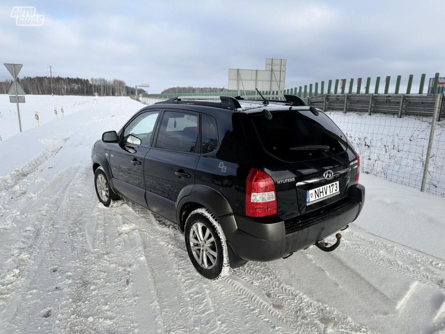 Black Hyundai Tucson 2006 in Kaunas, with an engine capacity of 2.00 L and mileage of 180 thousand km for 2200 €, photo 4 on AUTOMOTO.COM.LV