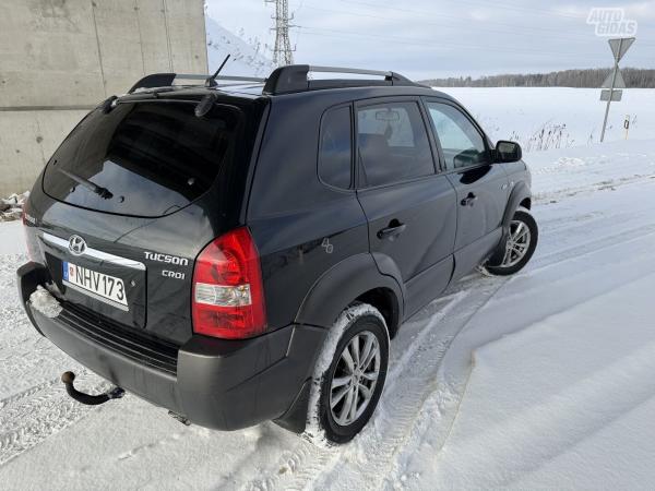 Black Hyundai Tucson 2006 in Kaunas, with an engine capacity of 2.00 L and mileage of 180 thousand km for 2200 €, photo 6 on AUTOMOTO.COM.LV
