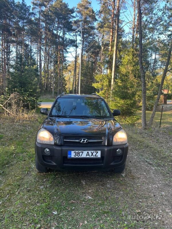 Black Hyundai Tucson 2006 in Tallinn, with an engine capacity of 2.00 L and mileage of 211 thousand km for 2499 €, photo 2 on AUTOMOTO.COM.LV