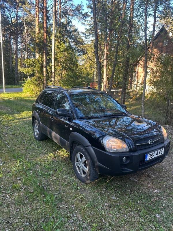 Black Hyundai Tucson 2006 in Tallinn, with an engine capacity of 2.00 L and mileage of 211 thousand km for 2499 €, photo 3 on AUTOMOTO.COM.LV
