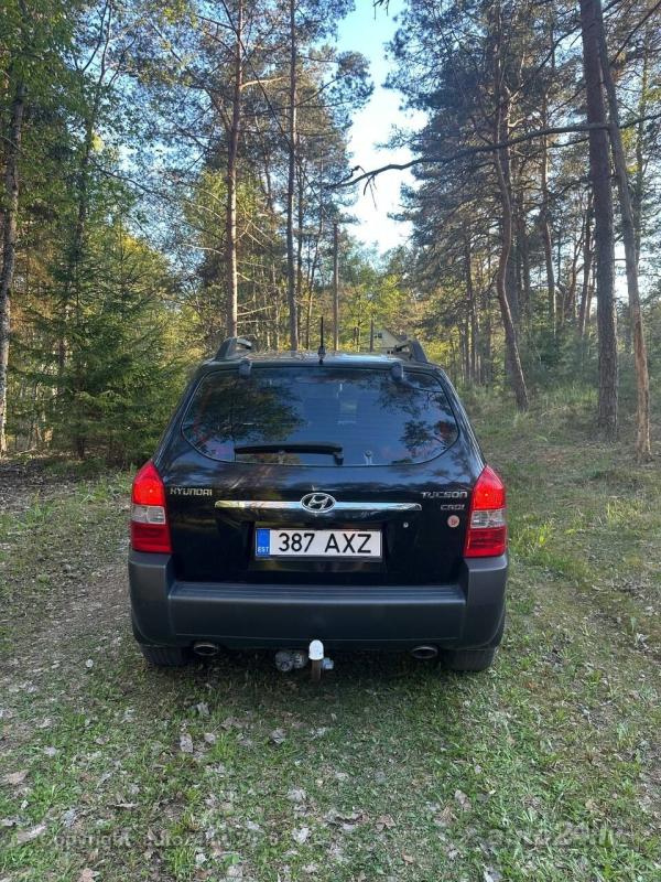 Black Hyundai Tucson 2006 in Tallinn, with an engine capacity of 2.00 L and mileage of 211 thousand km for 2499 €, photo 5 on AUTOMOTO.COM.LV
