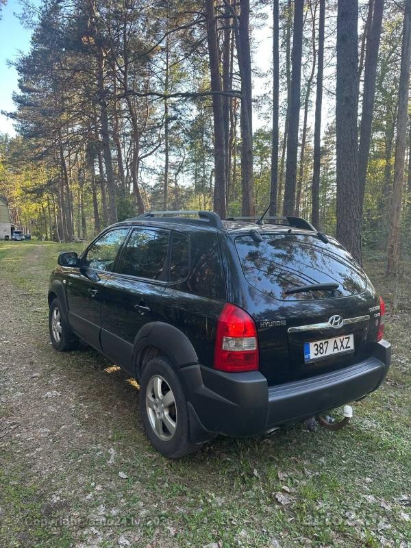 Black Hyundai Tucson 2006 in Tallinn, with an engine capacity of 2.00 L and mileage of 211 thousand km for 2499 €, photo 6 on AUTOMOTO.COM.LV