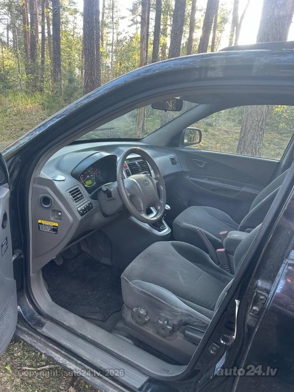 Black Hyundai Tucson 2006 in Tallinn, with an engine capacity of 2.00 L and mileage of 211 thousand km for 2499 €, photo 7 on AUTOMOTO.COM.LV