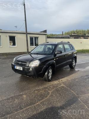 Melns Hyundai Tucson 2006 Daugavpils, ar dzinēja tilpumu 2.00 L un nobraukumu 237 tūkst. km par 2600 €, foto  vietnē AUTOMOTO.COM.LV