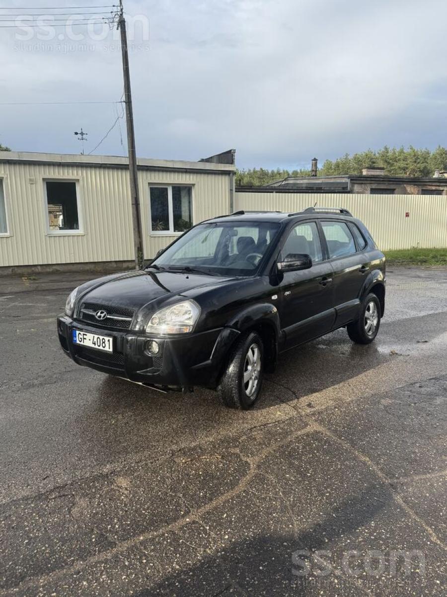 Melns Hyundai Tucson 2006 Daugavpils, ar dzinēja tilpumu 2.00 L un nobraukumu 237 tūkst. km par 2600 €, foto 1 vietnē AUTOMOTO.COM.LV