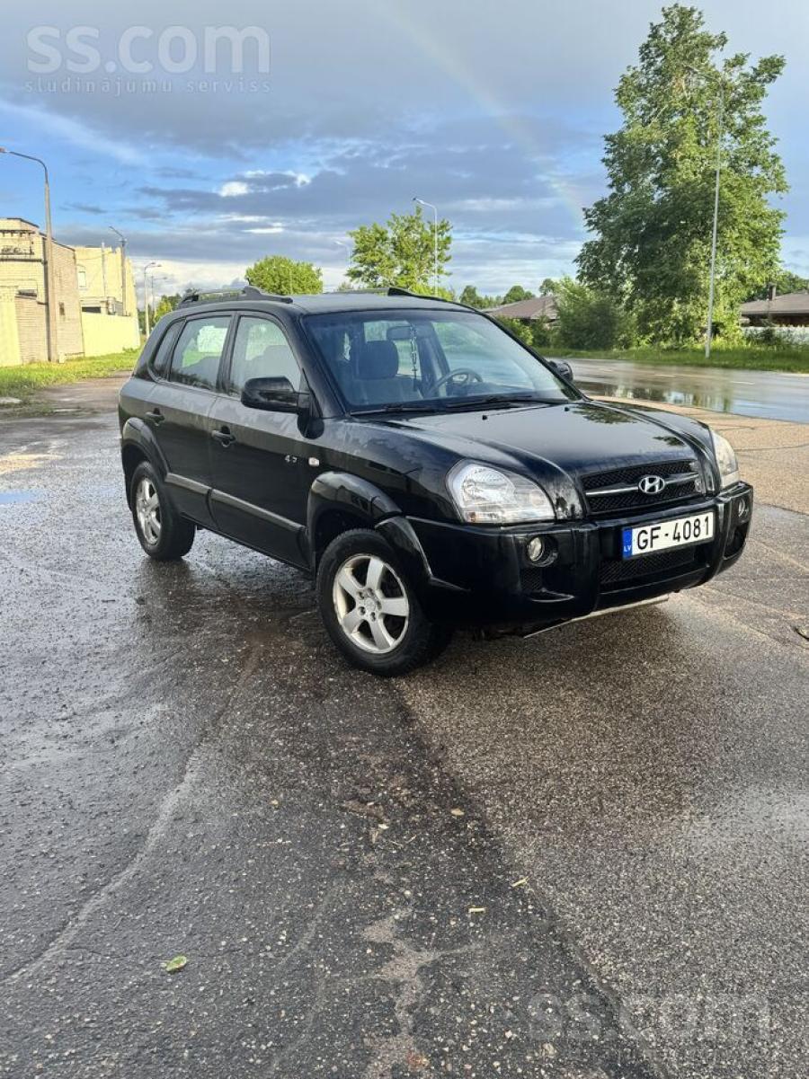Melns Hyundai Tucson 2006 Daugavpils, ar dzinēja tilpumu 2.00 L un nobraukumu 237 tūkst. km par 2600 €, foto 3 vietnē AUTOMOTO.COM.LV