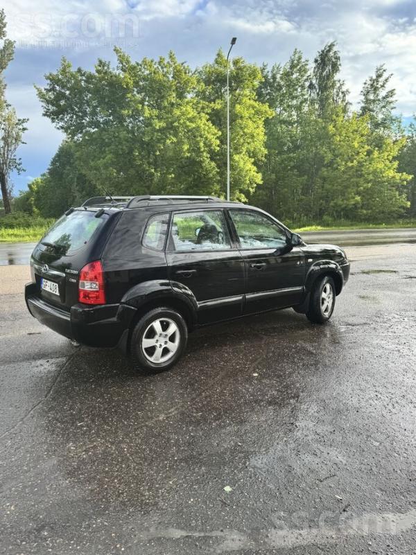 Melns Hyundai Tucson 2006 Daugavpils, ar dzinēja tilpumu 2.00 L un nobraukumu 237 tūkst. km par 2600 €, foto 3 vietnē AUTOMOTO.COM.LV