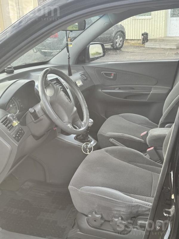 Melns Hyundai Tucson 2006 Daugavpils, ar dzinēja tilpumu 2.00 L un nobraukumu 237 tūkst. km par 2600 €, foto 8 vietnē AUTOMOTO.COM.LV