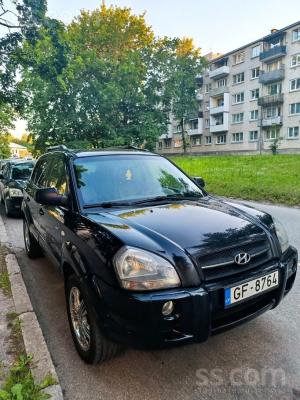Black Hyundai Tucson 2006 in Jelgava, with an engine capacity of 2.00 L and mileage of 332 thousand km for 2500 €, photo  on AUTOMOTO.COM.LV