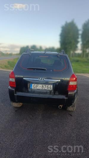Melns Hyundai Tucson 2006 Jelgava, ar dzinēja tilpumu 2.00 L un nobraukumu 332 tūkst. km par 2500 €, foto 4 vietnē AUTOMOTO.COM.LV