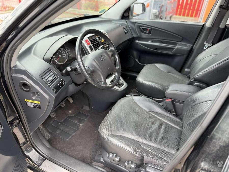 Black Hyundai Tucson 2006 in Vilnius, with an engine capacity of 1.99 L and mileage of 223 thousand km for 4150 €, photo 12 on AUTOMOTO.COM.LV