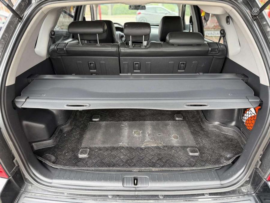 Black Hyundai Tucson 2006 in Vilnius, with an engine capacity of 1.99 L and mileage of 223 thousand km for 4150 €, photo 17 on AUTOMOTO.COM.LV