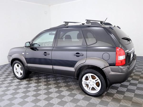 Melns Hyundai Tucson 2006 Tallina, ar dzinēja tilpumu 2.70 L un nobraukumu 119 tūkst. km par 1799 €, foto 4 vietnē AUTOMOTO.COM.LV
