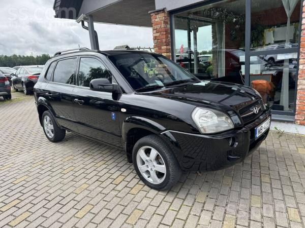 Melns Hyundai Tucson 2006 Talsi, ar dzinēja tilpumu 2.00 L un nobraukumu 246 tūkst. km par 2500 €, foto 1 vietnē AUTOMOTO.COM.LV