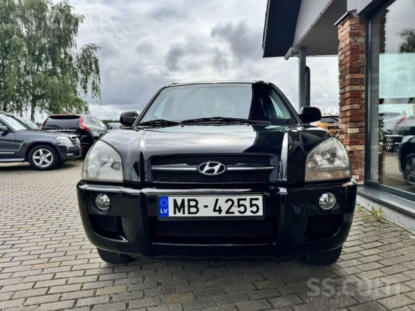 Melns Hyundai Tucson 2006 Talsi, ar dzinēja tilpumu 2.00 L un nobraukumu 246 tūkst. km par 2500 €, foto 2 vietnē AUTOMOTO.COM.LV