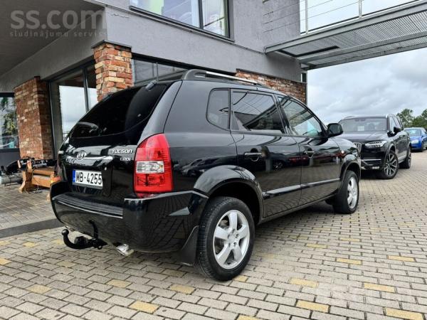 Melns Hyundai Tucson 2006 Talsi, ar dzinēja tilpumu 2.00 L un nobraukumu 246 tūkst. km par 2500 €, foto 4 vietnē AUTOMOTO.COM.LV
