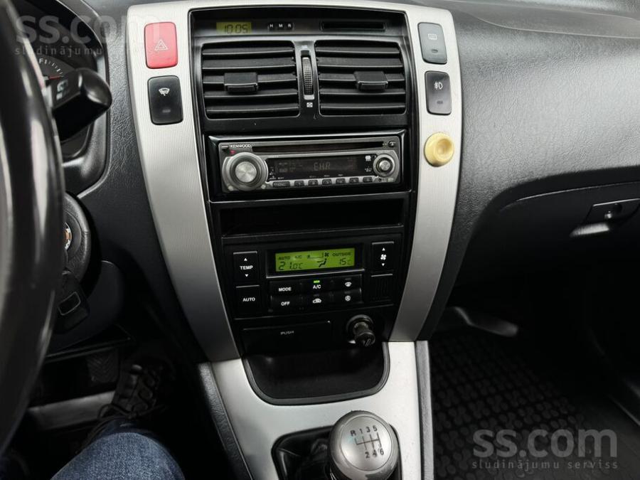 Black Hyundai Tucson 2006 in Talsi, with an engine capacity of 2.00 L and mileage of 246 thousand km for 2500 €, photo 8 on AUTOMOTO.COM.LV