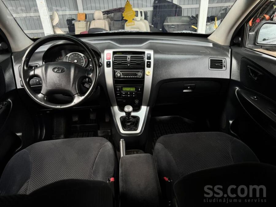 Black Hyundai Tucson 2006 in Talsi, with an engine capacity of 2.00 L and mileage of 246 thousand km for 2500 €, photo 12 on AUTOMOTO.COM.LV