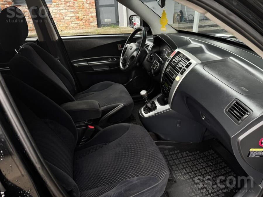 Black Hyundai Tucson 2006 in Talsi, with an engine capacity of 2.00 L and mileage of 246 thousand km for 2500 €, photo 14 on AUTOMOTO.COM.LV
