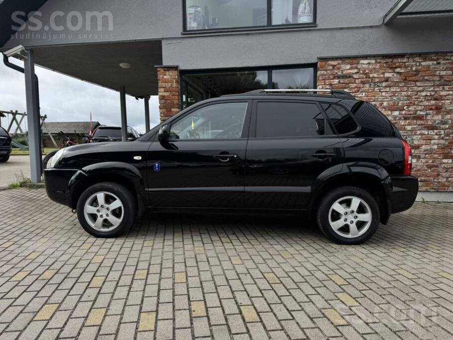 Black Hyundai Tucson 2006 in Talsi, with an engine capacity of 2.00 L and mileage of 246 thousand km for 2500 €, photo 18 on AUTOMOTO.COM.LV