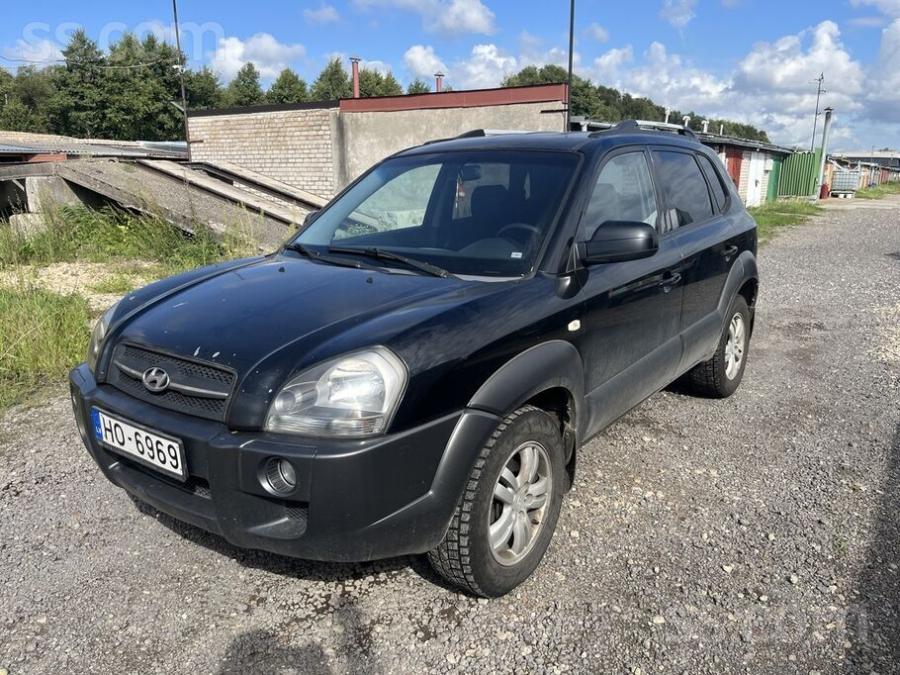 Melns Hyundai Tucson 2006 Liepāja, ar dzinēja tilpumu 2.00 L un nobraukumu 303 tūkst. km par 1900 €, foto 1 vietnē AUTOMOTO.COM.LV