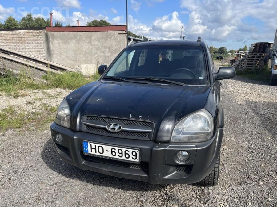 Melns Hyundai Tucson 2006 Liepāja, ar dzinēja tilpumu 2.00 L un nobraukumu 303 tūkst. km par 1900 €, foto 3 vietnē AUTOMOTO.COM.LV