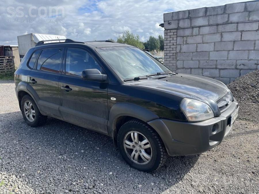 Melns Hyundai Tucson 2006 Liepāja, ar dzinēja tilpumu 2.00 L un nobraukumu 303 tūkst. km par 1900 €, foto 4 vietnē AUTOMOTO.COM.LV