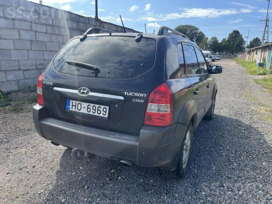 Melns Hyundai Tucson 2006 Liepāja, ar dzinēja tilpumu 2.00 L un nobraukumu 303 tūkst. km par 1900 €, foto 5 vietnē AUTOMOTO.COM.LV