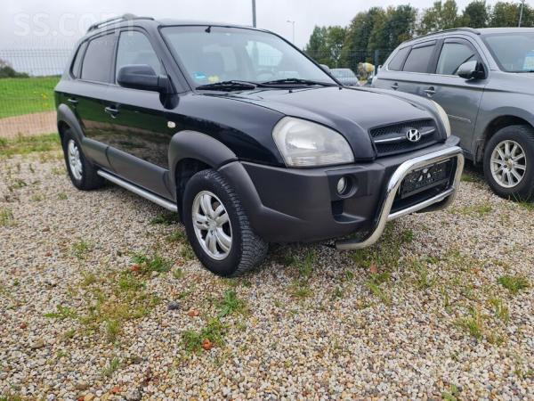 Хендай Туксон 2006 в Цесис на AUTOMOTO.COM.LV Черный Хендай Туксон 2006 в Цесис, объемом двигателя 2.00 л и пробегом 278 тыс. км за 4650 €, фото 1 на AUTOMOTO.COM.LV
