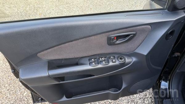 Black Hyundai Tucson 2006 in Valmiera, with an engine capacity of 2.00 L and mileage of 274 thousand km for 2350 €, photo 7 on AUTOMOTO.COM.LV