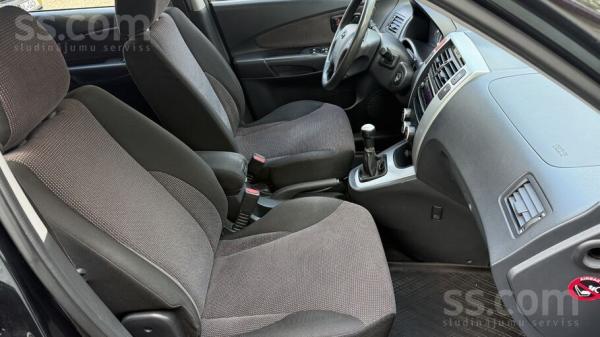 Black Hyundai Tucson 2006 in Valmiera, with an engine capacity of 2.00 L and mileage of 274 thousand km for 2350 €, photo 8 on AUTOMOTO.COM.LV
