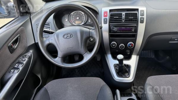 Black Hyundai Tucson 2006 in Valmiera, with an engine capacity of 2.00 L and mileage of 274 thousand km for 2350 €, photo 11 on AUTOMOTO.COM.LV