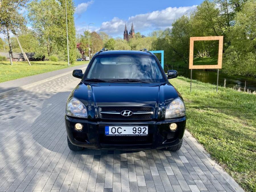 Black Hyundai Tucson 2007 in Rezekne, with an engine capacity of 2.00 L and mileage of 0 thousand km for 3950 €, photo 2 on AUTOMOTO.COM.LV