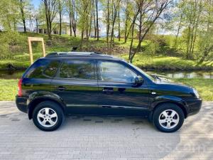 Black Hyundai Tucson 2007 in Rezekne, with an engine capacity of 2.00 L and mileage of 0 thousand km for 3950 €, photo 3 on AUTOMOTO.COM.LV