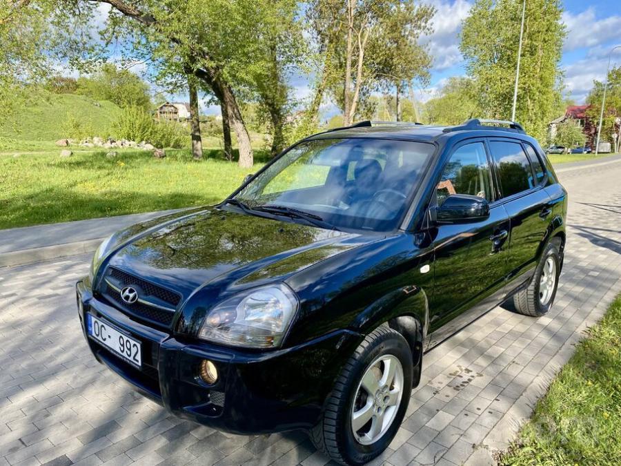 Black Hyundai Tucson 2007 in Rezekne, with an engine capacity of 2.00 L and mileage of 0 thousand km for 3950 €, photo 4 on AUTOMOTO.COM.LV