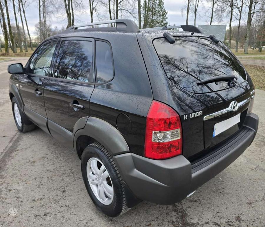 Melns Hyundai Tucson 2007 Tauragė, ar dzinēja tilpumu 1.99 L un nobraukumu 160 tūkst. km par 3990 €, foto 7 vietnē AUTOMOTO.COM.LV