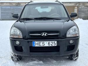 Black Hyundai Tucson 2007 in Ukmerge, with an engine capacity of 1.99 L and mileage of 178 thousand km for 2650 €, photo 3 on AUTOMOTO.COM.LV