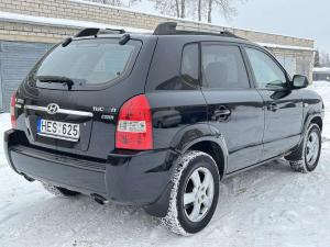 Black Hyundai Tucson 2007 in Ukmerge, with an engine capacity of 1.99 L and mileage of 178 thousand km for 2650 €, photo 4 on AUTOMOTO.COM.LV