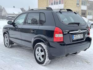 Black Hyundai Tucson 2007 in Ukmerge, with an engine capacity of 1.99 L and mileage of 178 thousand km for 2650 €, photo 5 on AUTOMOTO.COM.LV