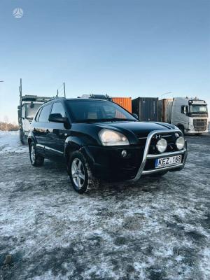 Black Hyundai Tucson 2007 in Vilnius, with an engine capacity of 1.99 L and mileage of 286 thousand km for 3350 €, photo  on AUTOMOTO.COM.LV