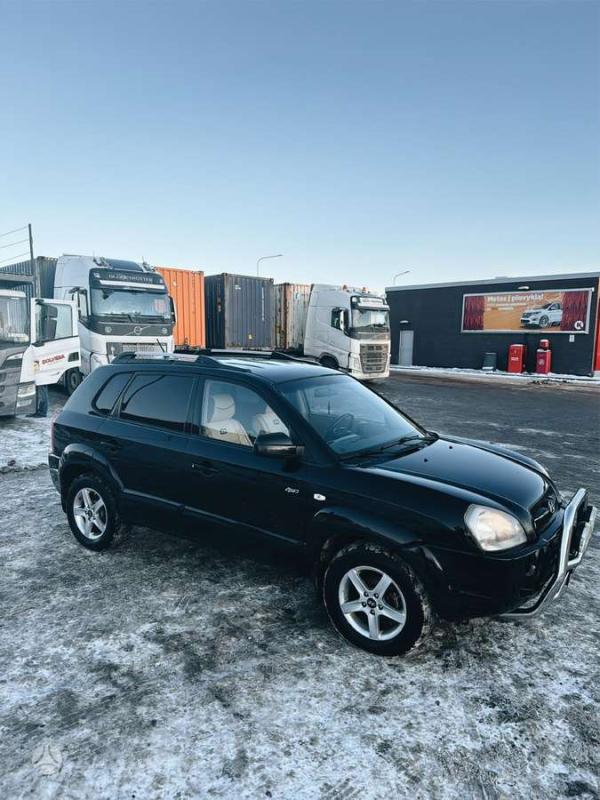 Melns Hyundai Tucson 2007 Viļņa, ar dzinēja tilpumu 1.99 L un nobraukumu 286 tūkst. km par 3350 €, foto 4 vietnē AUTOMOTO.COM.LV