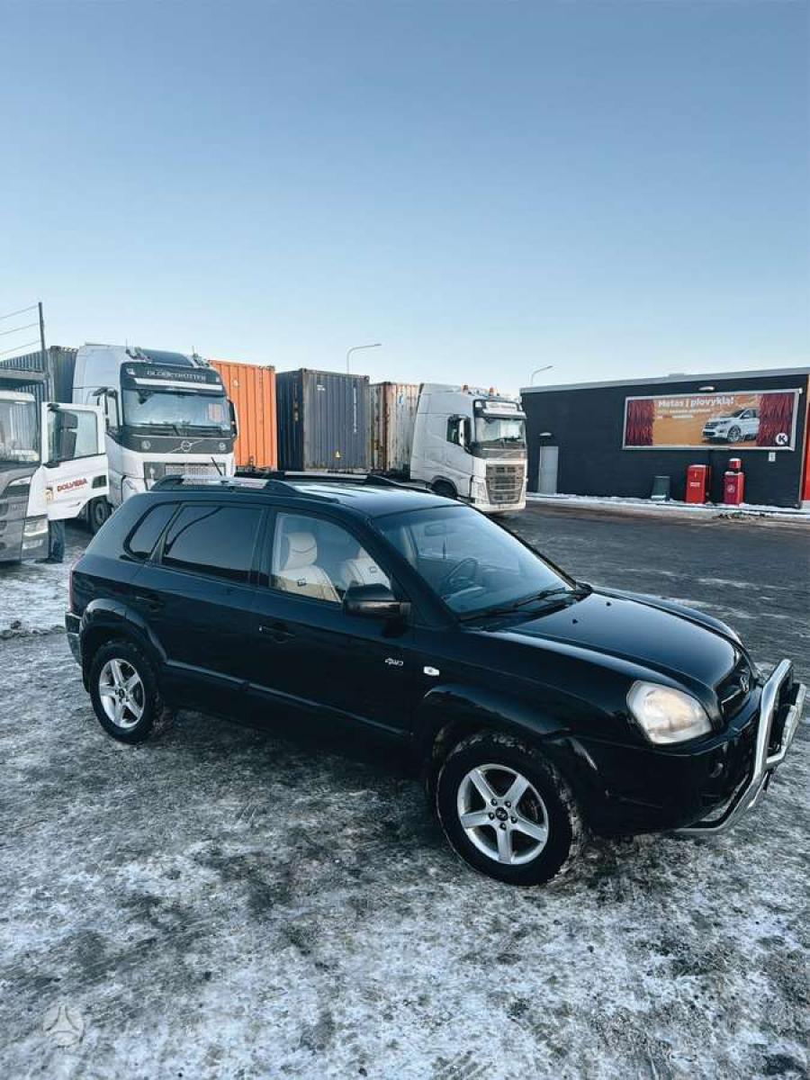 Melns Hyundai Tucson 2007 Viļņa, ar dzinēja tilpumu 1.99 L un nobraukumu 286 tūkst. km par 3350 €, foto 4 vietnē AUTOMOTO.COM.LV