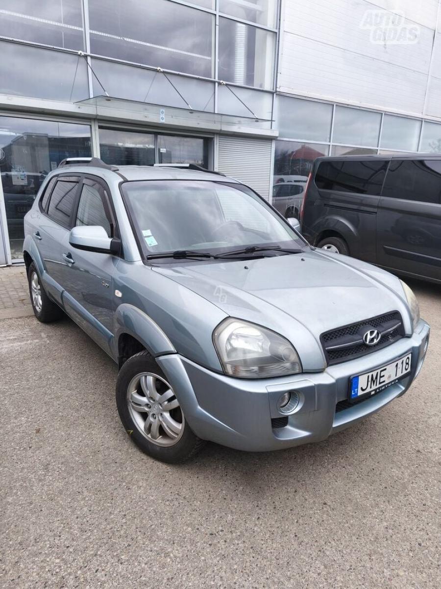 Black Hyundai Tucson 2007 in Kaunas, with an engine capacity of 2.00 L and mileage of 245 thousand km for 1299 €, photo 1 on AUTOMOTO.COM.LV