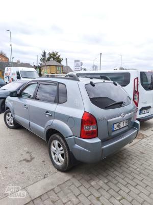 Black Hyundai Tucson 2007 in Kaunas, with an engine capacity of 2.00 L and mileage of 245 thousand km for 1299 €, photo 4 on AUTOMOTO.COM.LV