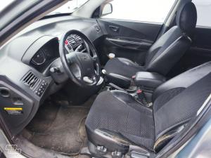 Black Hyundai Tucson 2007 in Kaunas, with an engine capacity of 2.00 L and mileage of 245 thousand km for 1299 €, photo 6 on AUTOMOTO.COM.LV