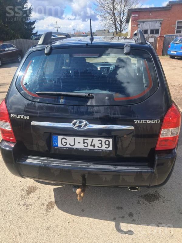 Melns Hyundai Tucson 2007 Rīga, ar dzinēja tilpumu 2.00 L un nobraukumu 228 tūkst. km par 1800 €, foto 5 vietnē AUTOMOTO.COM.LV
