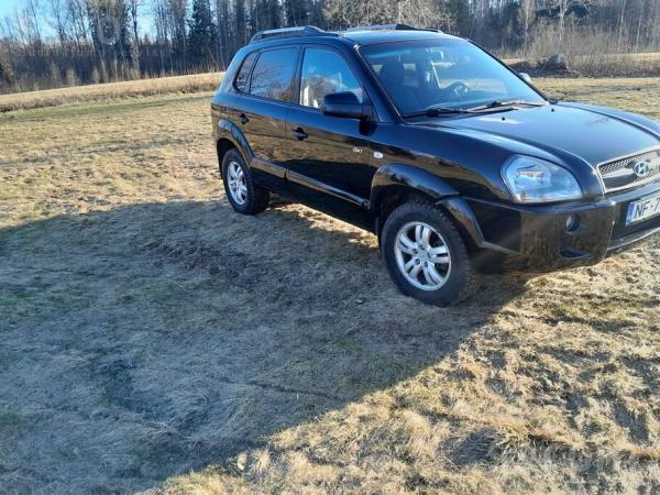 Black Hyundai Tucson 2007 in Kuldiga, with an engine capacity of 2.00 L and mileage of 289 thousand km for 2950 €, photo 1 on AUTOMOTO.COM.LV