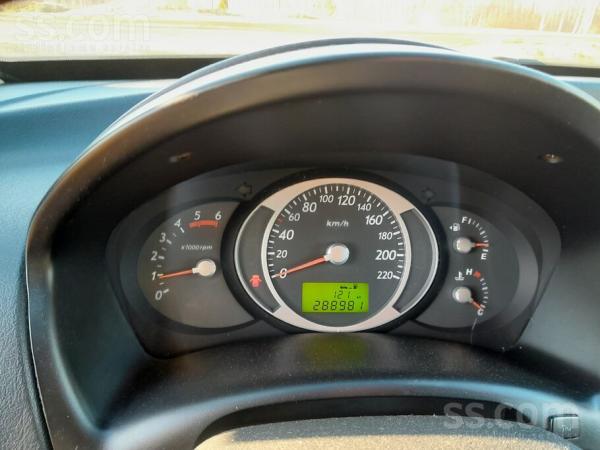 Black Hyundai Tucson 2007 in Kuldiga, with an engine capacity of 2.00 L and mileage of 289 thousand km for 2950 €, photo 6 on AUTOMOTO.COM.LV