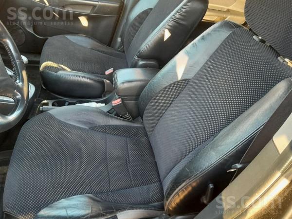 Black Hyundai Tucson 2007 in Kuldiga, with an engine capacity of 2.00 L and mileage of 289 thousand km for 2950 €, photo 9 on AUTOMOTO.COM.LV